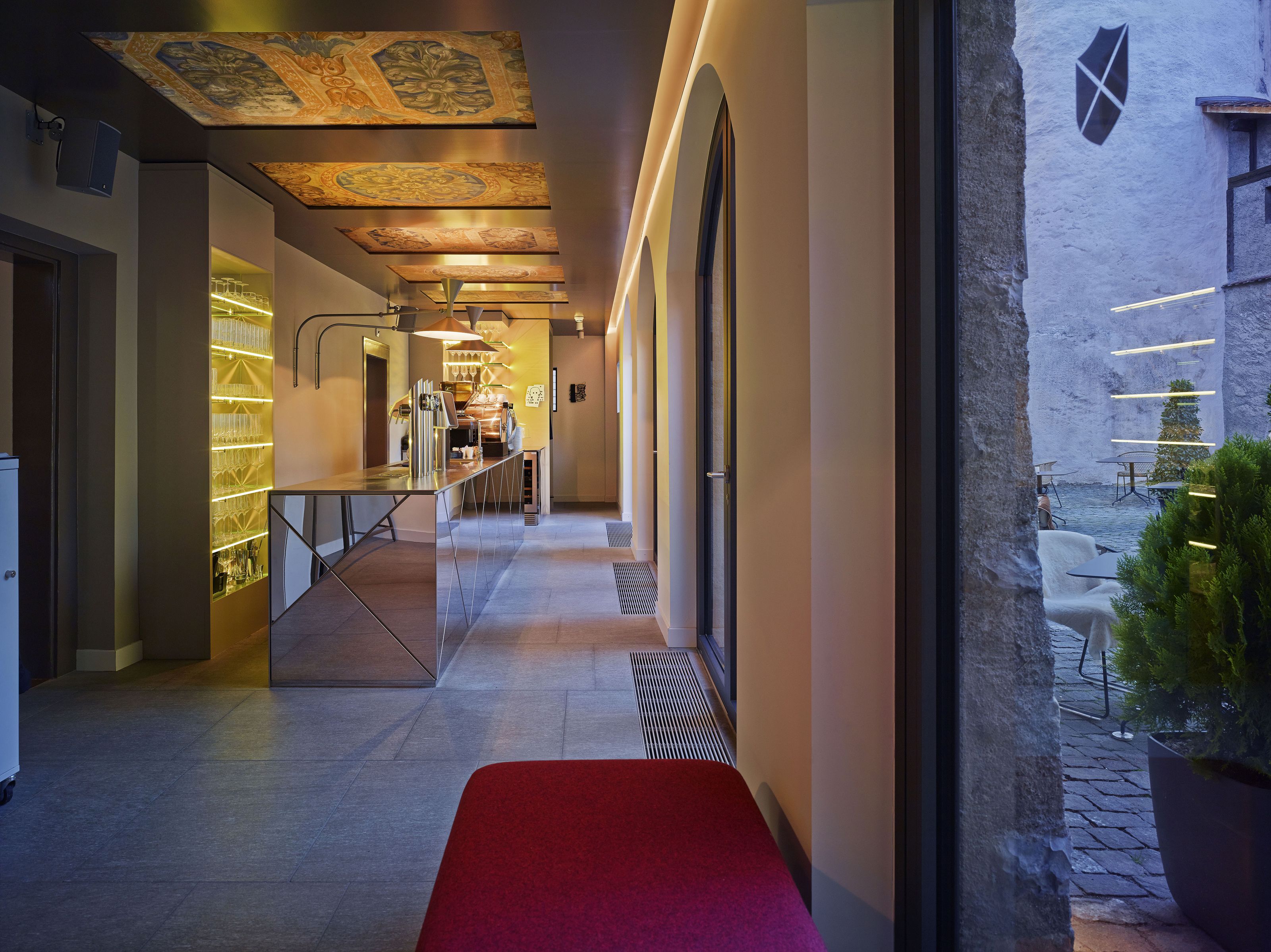 Restaurant & Castle Courtyard | Restaurant & Hotel Schloss