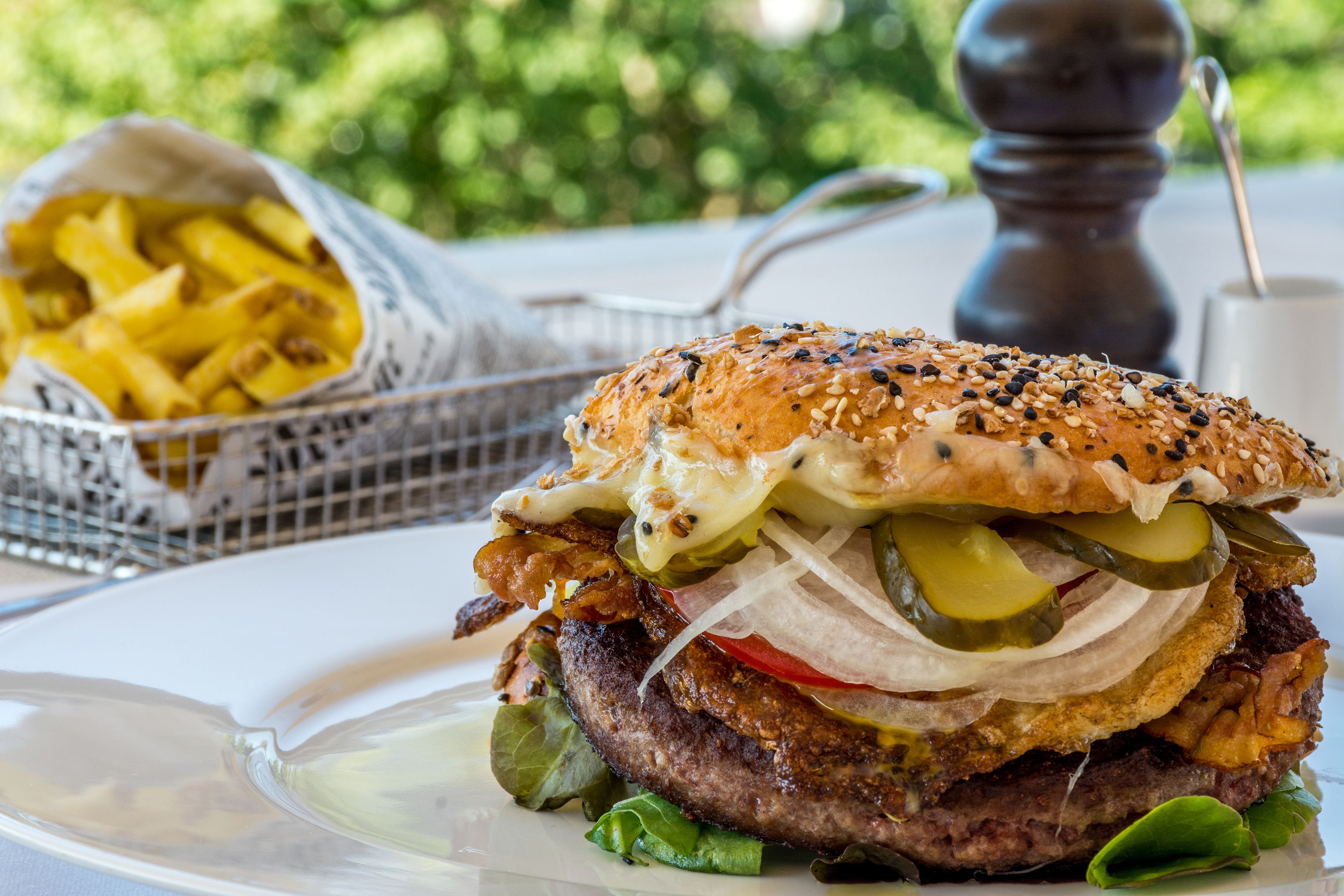 Restaurant & Castle Courtyard | Restaurant & Hotel Schloss